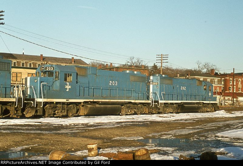 B&M 202-203(GP38-2s)